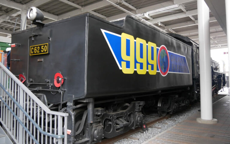 ホンモノのC62が銀河鉄道999になった！京都鉄道博物館の銀河鉄道999展に滑り込み！ | オキラクウサギ