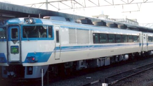 四国色と国鉄色が一気にきた！KATO キハ181系が2026年春発売予定 | オキラクウサギ